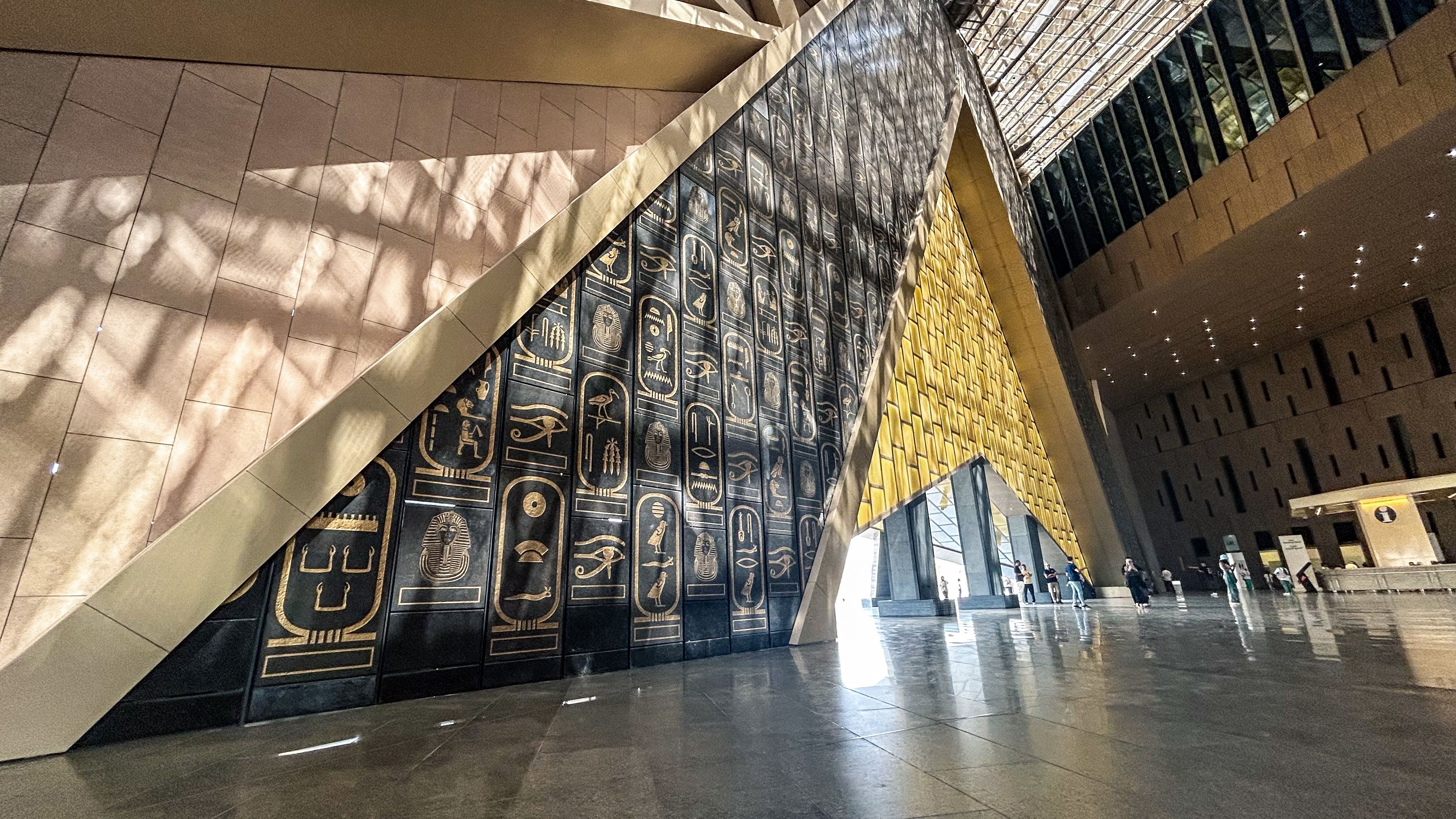 Nuovo Museo Egizio del Cairo e il tesoro di Tutankhamon (GEM)